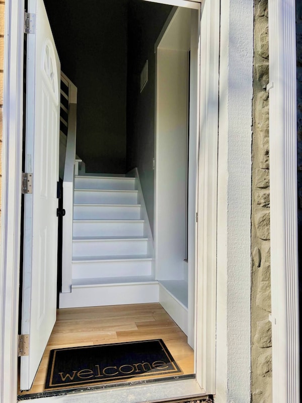 Hoosier Hq: Sleek 3-bed Near Iu - Bloomington, IN