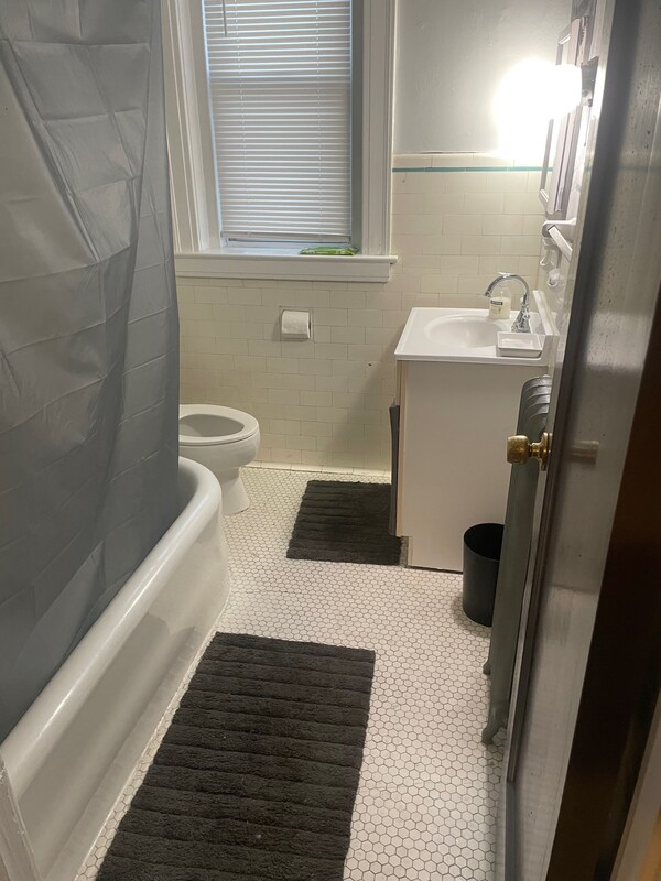Spacious 1-bedroom Unit In Charming New Haven - Connecticut