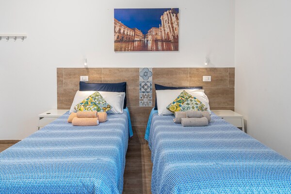 Casa De Huéspedes 'Raudino Rooms - Athena' Con Balcón, Wi-fi Y Aire Acondicionado - Siracusa, Italia