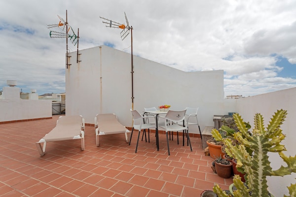 Vacation Home 'Bianco' With Shared Terrace And Wi-fi - El Cotillo