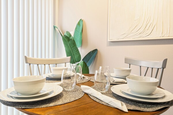 Cozy 2-bedroom Apartment In Peaceful Austin With Wifi, Ac - Austin, TX