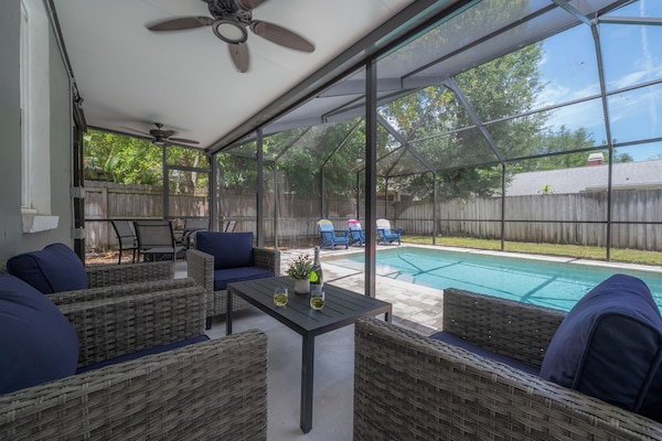 Private Screened In Pool With Main And Guest House - Tampa