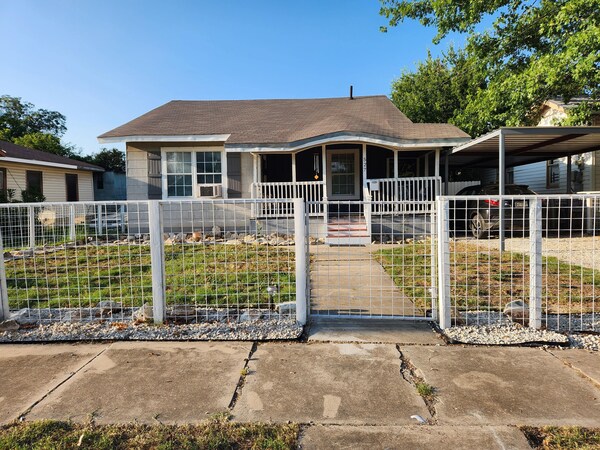 Charming 2-bedroom Craftsman Bungalow In Lovely San Antonio - San Antonio
