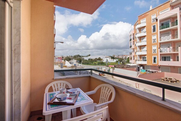 Apartment 'Mar Salgado Beach' With Shared Pool, Shared Garden And Wi-fi - Silves