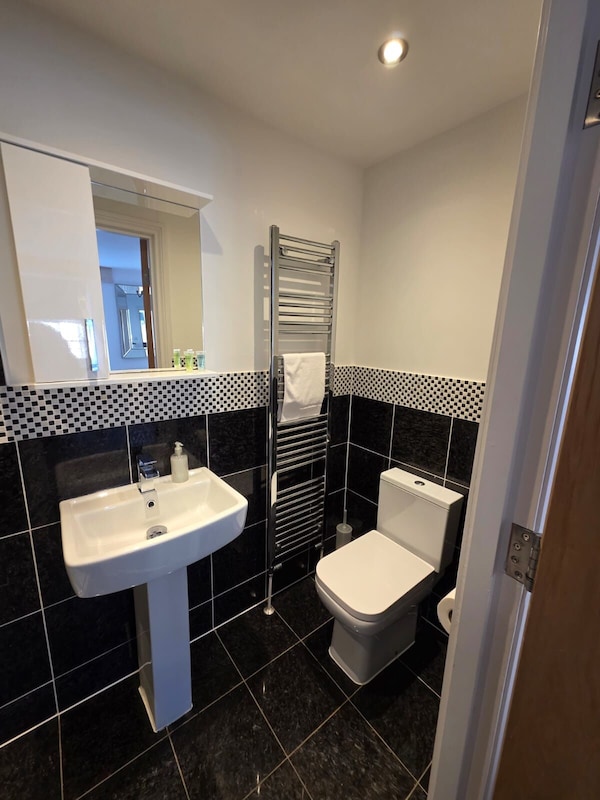 2 Bed - Tamar View By Pureserviced - Plymouth