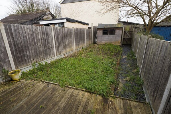 Dartford - 3 Bed House- Sleeps7 - Garden - Kent