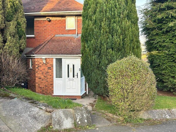 Cosy 3-bed Retreat - Garden, Parking & Bbq - Bromsgrove