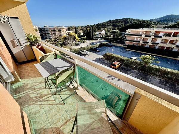 Charmant Appartement Avec Parking - Plage à Pieds - Le Lavandou
