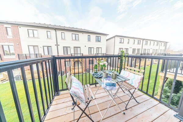 Entire Modern And Spacious Home In Oakville - Milton
