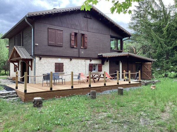 Rez De Chalet à Barcelonnette Avec Terrassee, Jardin ,Parking ,Terrain De Boules - Pra-Loup