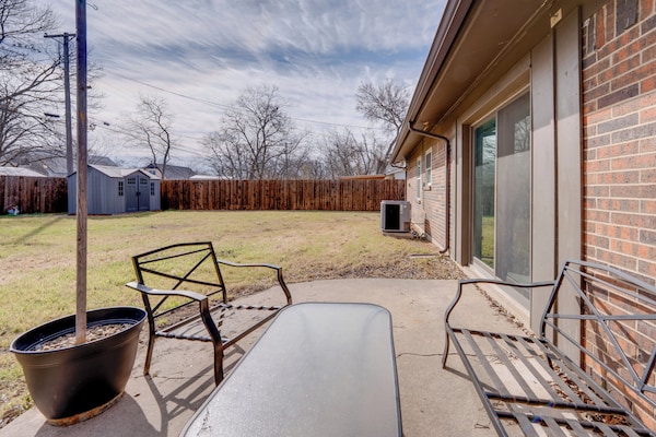 3 Mi To Dtwn Denton: Getaway W/ Furnished Patio! - Denton, TX
