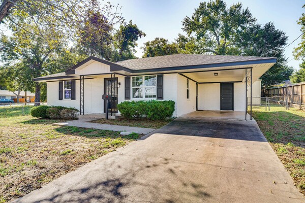 Walk To Town: Home W/ Yard In Brenham! - Brenham, TX
