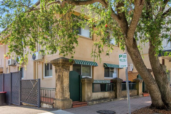 Chic 1-bed Retreat Near Shops & Beach - Manly