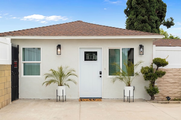 Cozy & Dreamy Getaway Home ! - Norwalk, CA
