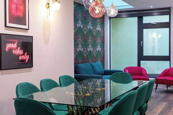 Palm Tree House | Hollywood Glam - London