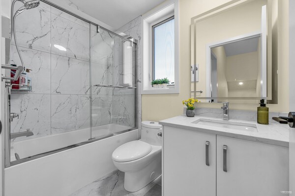 Brand-new Cozy & Spacious 2 Bed/1 Full Bathroom Laneway House - Vancouver