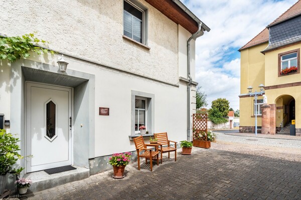 Ferienwohnung 'Gästewohnung Auszeit' Mit Dem Angebot Frischer Eier Von Glücklichen Hühnern - Borna