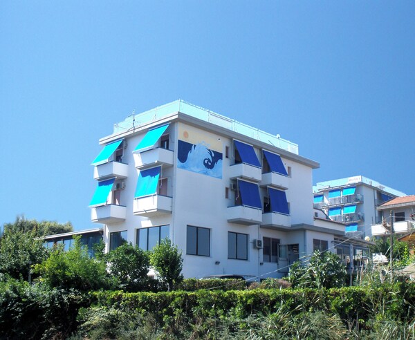Sea Front Hotel In Cerrano Marine Park - Roseto degli Abruzzi
