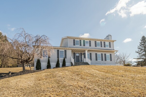 Bright And Airy Retreat With Scenic Pool! - Dutchess County, NY