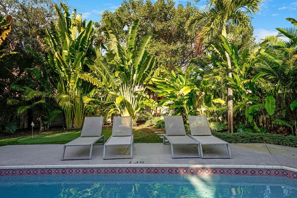 Hollywood Tropical Retreat - Sunrise, FL