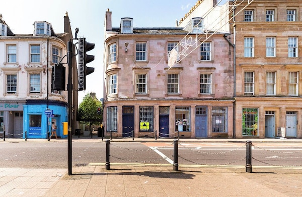Sea Ayr City Centre Apartment With 2 X King Beds - Prestwick