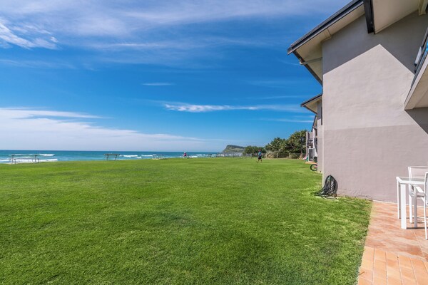 Absolute Beachfront Apartment 1b - Ballina, Australia