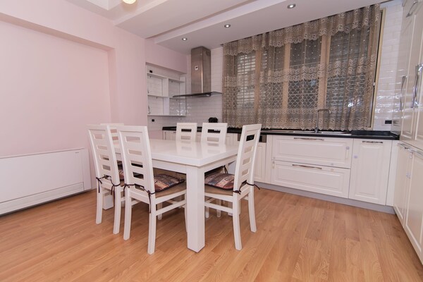 Gorgeous 3 Bedroom Apartment In The Very Center Of Tirana - Tirana
