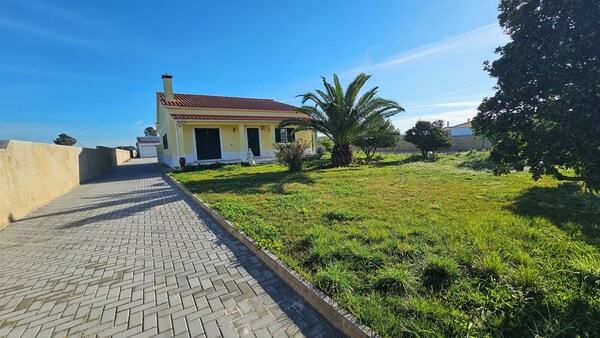 Enjoy Your Holiday At The Beautiful House In The Countryside By The Lake! - Alentejo