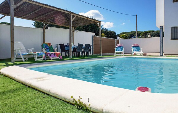 Gorgeous Home In Barbate - Zahara de los Atunes