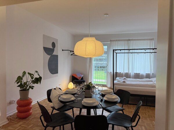 Nooqa: The Orange Harmony - Design Apartment - Parking, Balcony, Tv, Nespresso - Duisburg Hbf Station