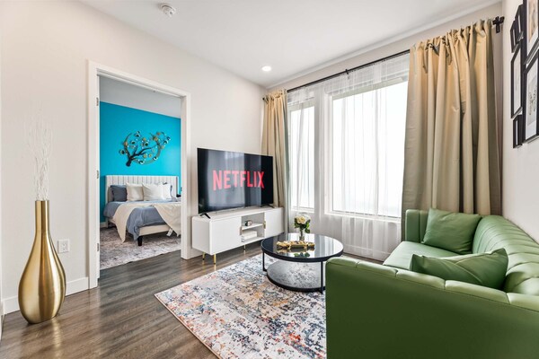 Serenity 2bd Haven In Hollywoodfree Parking & Pool - Los Angeles, CA