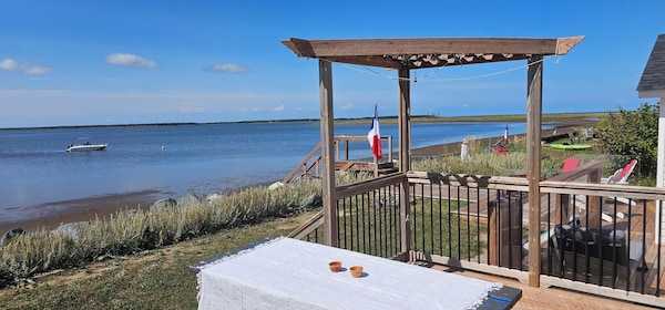 2-bedroom Chalet And 1-bedroom Guest Chalet In Pointe-brûlée Close With Ac - Nouveau-Brunswick