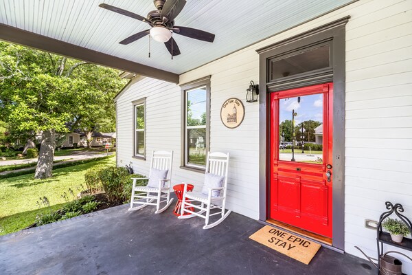Spacious 4-bedroom W/ Full En Suite Baths -  1/2 Mile From Covington Square! - Covington, GA