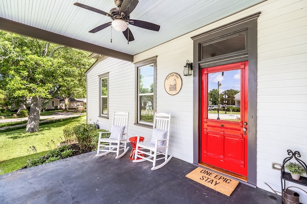 Spacious 4-bedroom W/ Full En Suite Baths - 1/2 Mile From Covington Square! - Covington, GA