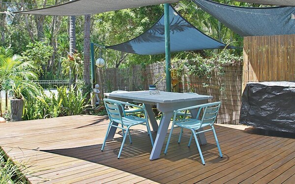 Contemporary Beachhouse With Bush Outlook - North Stradbroke Island