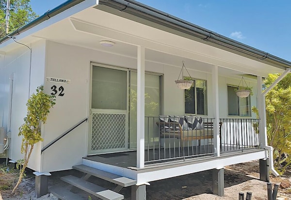 Beach Shack From Yesteryear With All The Modern Comforts - Moreton Island
