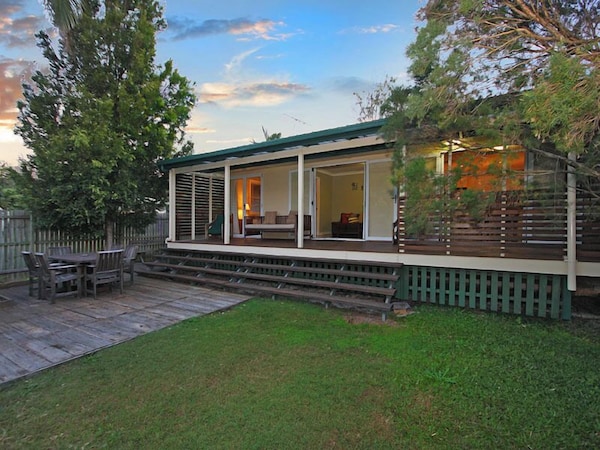 Large Beachside House In Quiet Bush Surroundings - North Stradbroke Island
