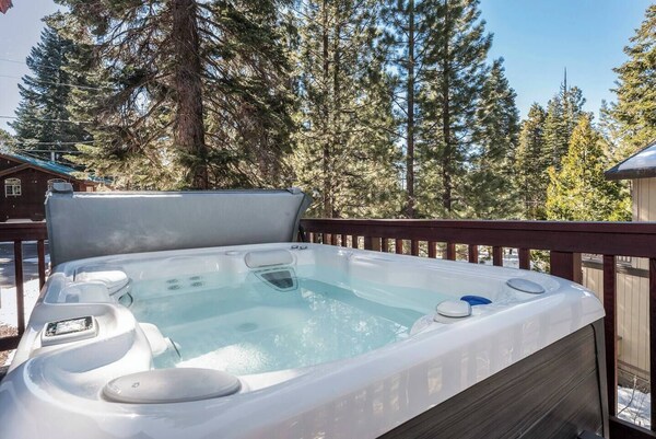 Tahoe Living: Close To Northstar/hot Tub! - North Lake Tahoe, CA