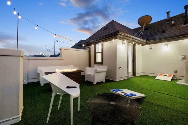Walkable Modern Townhouse In Downtown Dallas! Rooftop, Bbq, Fitness, Pet Frndly - 達拉斯
