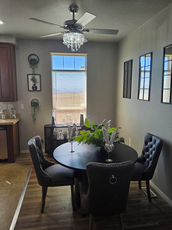 Charming 2-bedroom Cottage In Wonderful Moreno Valley With Wifi, All Utilities - Moreno Valley, CA