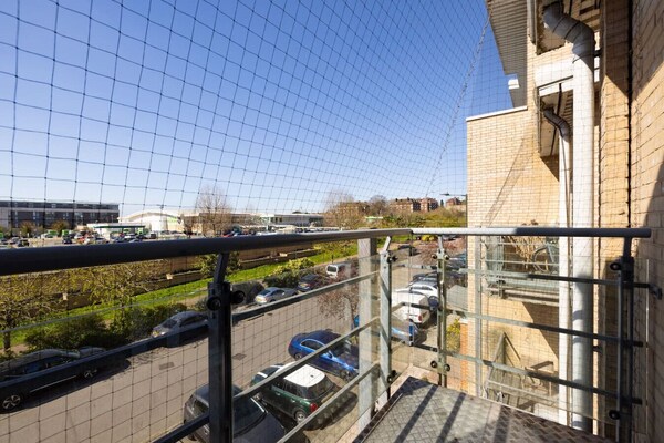 2 Bedrooms Apartment In Wembley - Wembley Stadium