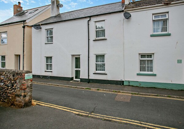 Coastal Haven - Three Bedroom House, Sleeps 6 - Dawlish