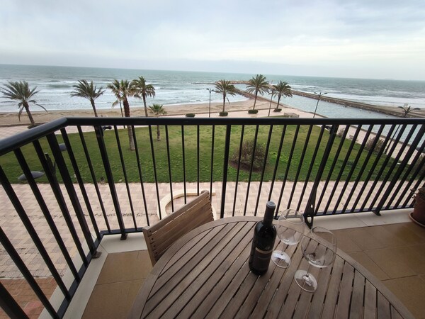 Cozy Apartment In Front Of The Sea 5' Away From Valencia - Valencia