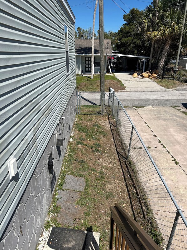 Charming Waterfront 2-bedroom Mobile Home In Old Homosassa With Direct Access! - Crystal River, FL
