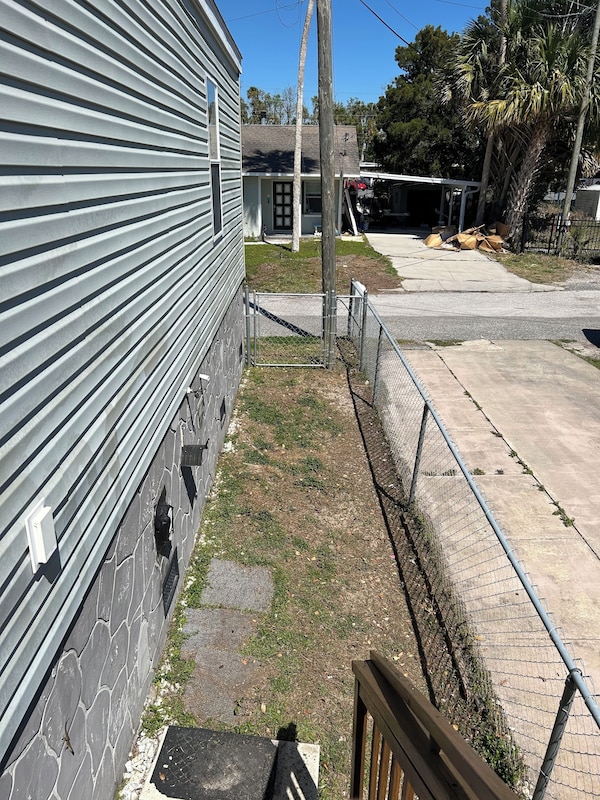 Charming Waterfront 2-bedroom Mobile Home In Old Homosassa With Direct Access! - Crystal River, FL
