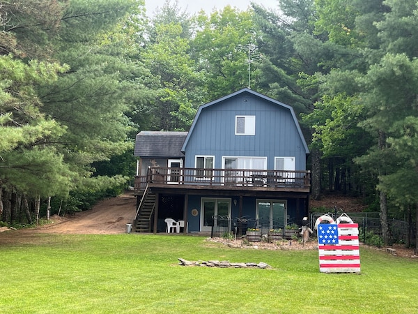 Nostalgic North Two Lake Retreat On A Crystal Clear Lake In Lake Tomahawk, Wi - Two Sisters Lake, WI