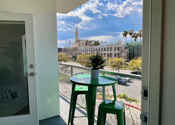 Chic Westwood Century City 2 Br Apt, W/ Parking! - Los Ángeles, CA