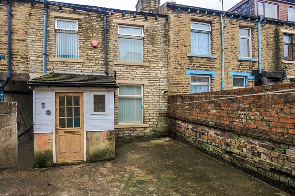 Gorgeous 2 Bed House, Sleeps 4, Free Parking, Pet Friendly - Yorkshire