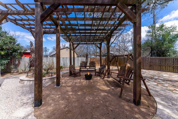 Boerne River House~groups~main Street~games~firepit - Boerne, TX