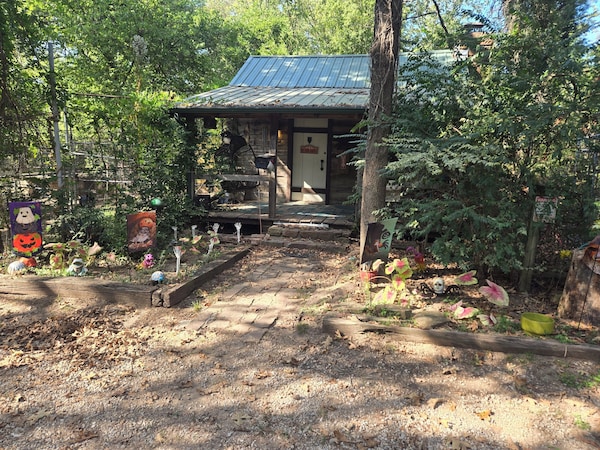 Charming Cabin In Delightful Broken Arrow At Wildlife Sanctuary - Broken Arrow, OK